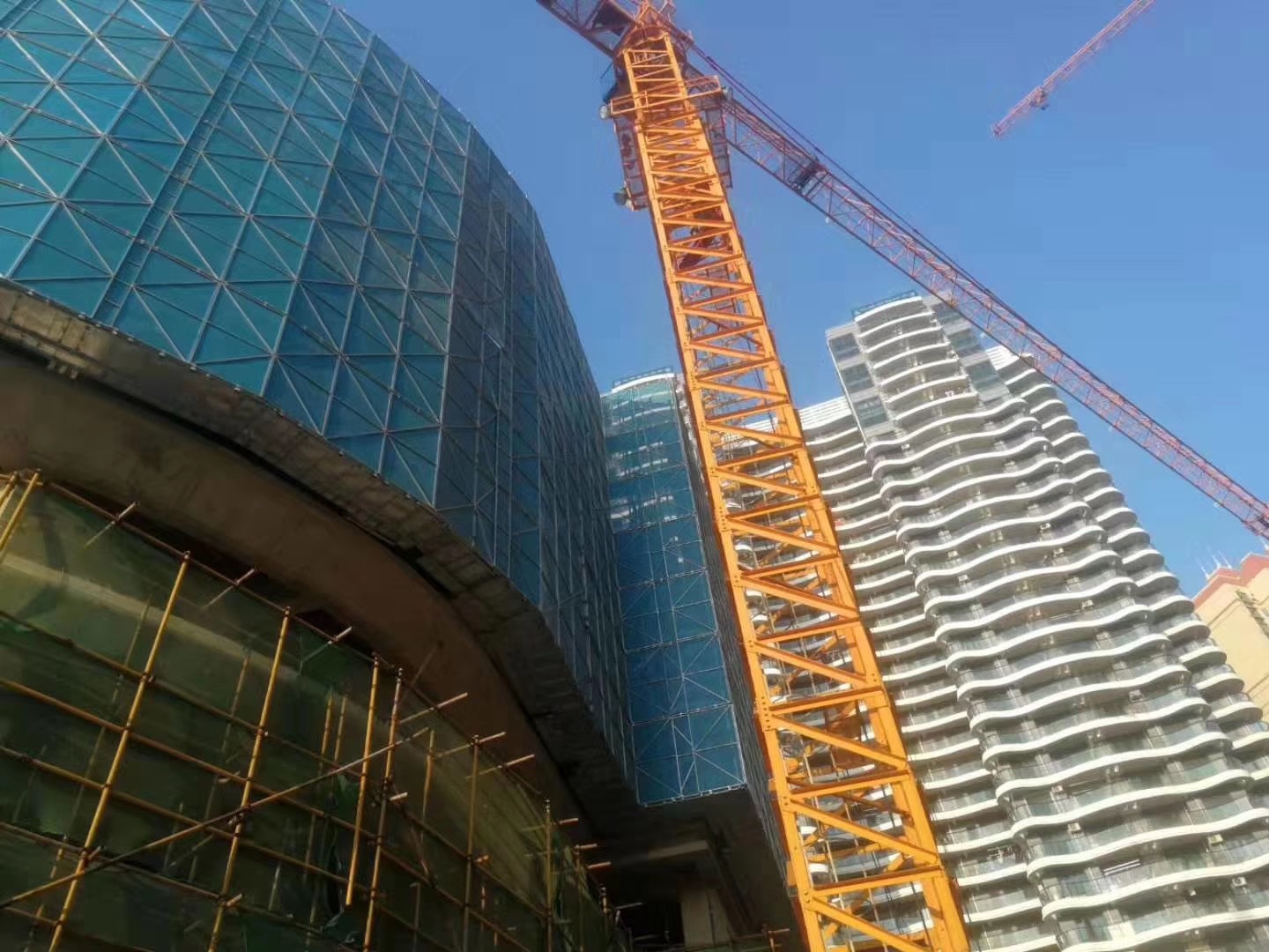 Hệ coppha bao che, sàn thao tác tự leo bằng Pa lăng điện - Công ty TNHH ...