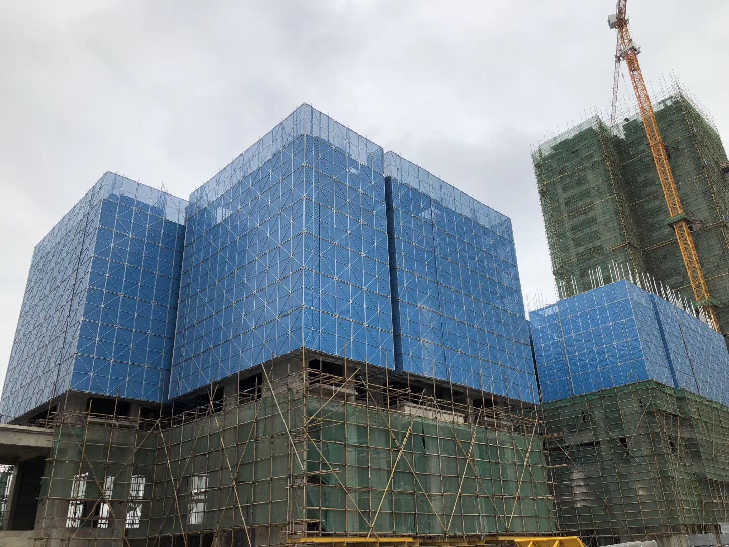 Hệ coppha bao che, sàn thao tác tự leo bằng Pa lăng điện - Công ty TNHH ...